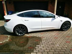 White Tesla Model 3 2020 in Vilnius, with an engine capacity of 0.00 L and mileage of 115 thousand km for 17600 €, photo  on AUTOMOTO.COM.LV