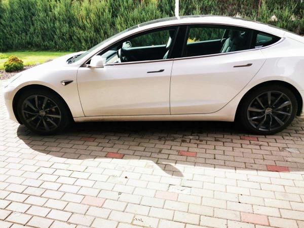 Balts Tesla Model 3 2020 Viļņa, ar dzinēja tilpumu 0.00 L un nobraukumu 115 tūkst. km par 17600 €, foto 2 vietnē AUTOMOTO.COM.LV