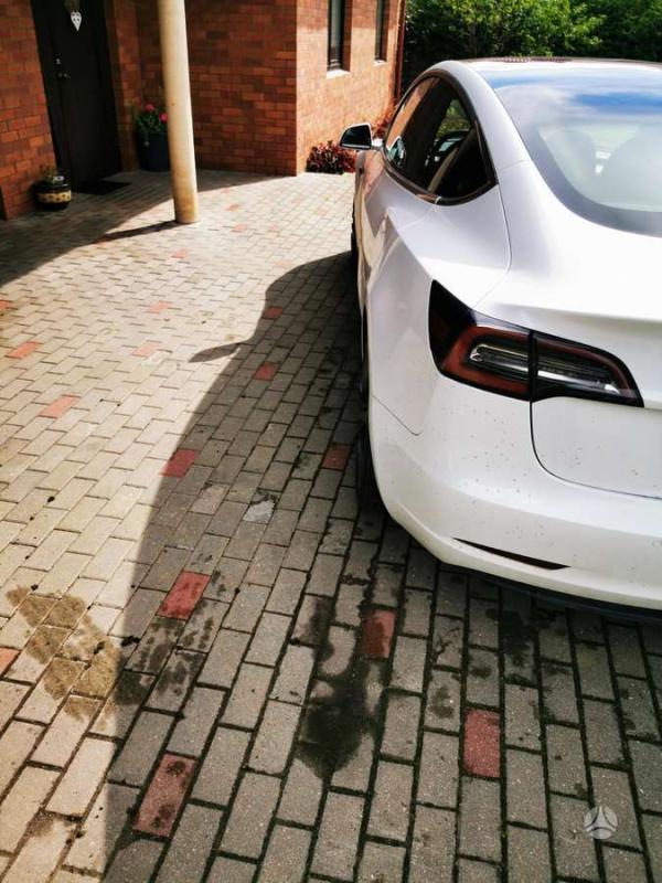 Balts Tesla Model 3 2020 Viļņa, ar dzinēja tilpumu 0.00 L un nobraukumu 115 tūkst. km par 17600 €, foto 3 vietnē AUTOMOTO.COM.LV