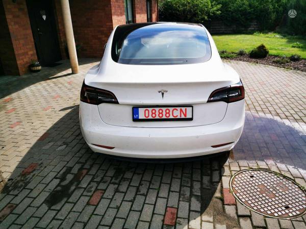 Balts Tesla Model 3 2020 Viļņa, ar dzinēja tilpumu 0.00 L un nobraukumu 115 tūkst. km par 17600 €, foto 4 vietnē AUTOMOTO.COM.LV