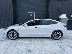 White Tesla Model 3 2020 in Alytus, with an engine capacity of 0.00 L and mileage of 99 thousand km for 10200 €, photo 3 on AUTOMOTO.COM.LV