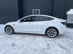 White Tesla Model 3 2020 in Alytus, with an engine capacity of 0.00 L and mileage of 99 thousand km for 10200 €, photo 5 on AUTOMOTO.COM.LV