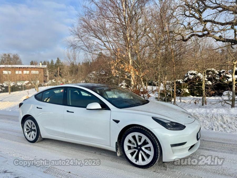 White Tesla Model 3 2020 in Tallinn, with an engine capacity of 0.00 L and mileage of 141 thousand km for 23500 €, photo 4 on AUTOMOTO.COM.LV