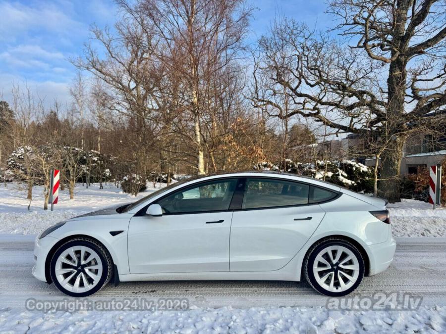 White Tesla Model 3 2020 in Tallinn, with an engine capacity of 0.00 L and mileage of 141 thousand km for 23500 €, photo 5 on AUTOMOTO.COM.LV