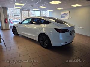 Balts Tesla Model 3 2020 Tartu, ar dzinēja tilpumu 0.00 L un nobraukumu 121 tūkst. km par 23990 €, foto 2 vietnē AUTOMOTO.COM.LV