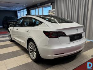 White Tesla Model 3 2020 in Marupe, with an engine capacity of 0.00 L and mileage of 115 thousand km for 24990 €, photo 2 on AUTOMOTO.COM.LV