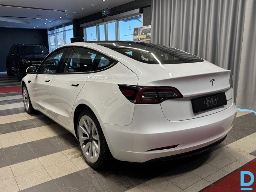 White Tesla Model 3 2020 in Marupe, with an engine capacity of 0.00 L and mileage of 115 thousand km for 24990 €, photo 2 on AUTOMOTO.COM.LV