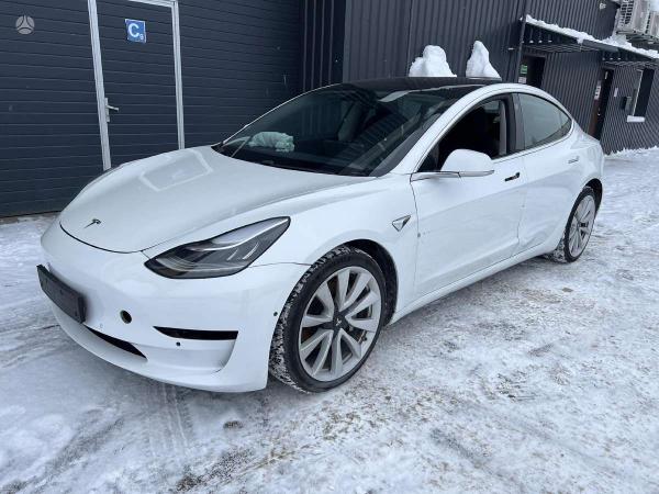 White Tesla Model 3 2020 in Alytus, with an engine capacity of 0.00 L and mileage of 99 thousand km for 9999 €, photo 2 on AUTOMOTO.COM.LV