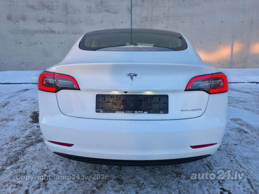 White Tesla Model 3 2020 in Viljandi, with an engine capacity of 0.00 L and mileage of 113 thousand km for 23800 €, photo 7 on AUTOMOTO.COM.LV