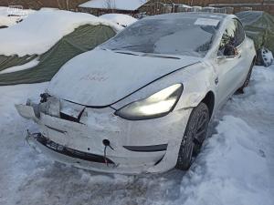 White Tesla Model 3 2020 in Ukmerge, with an engine capacity of 0.00 L and mileage of 93 thousand km for 7600 €, photo  on AUTOMOTO.COM.LV