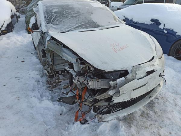 White Tesla Model 3 2020 in Ukmerge, with an engine capacity of 0.00 L and mileage of 93 thousand km for 7400 €, photo 7 on AUTOMOTO.COM.LV