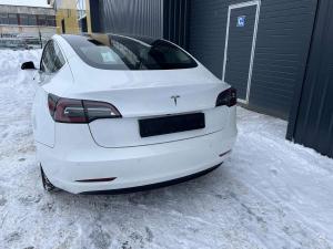 White Tesla Model 3 2020 in Alytus, with an engine capacity of 0.00 L and mileage of 99 thousand km for 9700 €, photo 5 on AUTOMOTO.COM.LV
