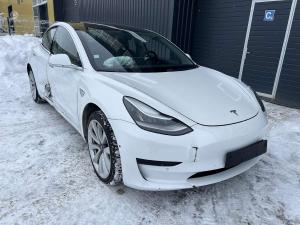 White Tesla Model 3 2020 in Alytus, with an engine capacity of 0.00 L and mileage of 99 thousand km for 9700 €, photo 11 on AUTOMOTO.COM.LV