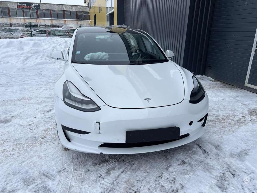 White Tesla Model 3 2020 in Alytus, with an engine capacity of 0.00 L and mileage of 99 thousand km for 9700 €, photo 12 on AUTOMOTO.COM.LV
