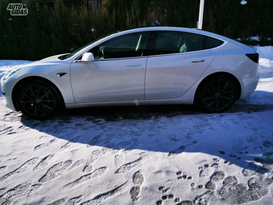 Balts Tesla Model 3 2020 Viļņa, ar dzinēja tilpumu 0.00 L un nobraukumu 118 tūkst. km par 18300 €, foto 3 vietnē AUTOMOTO.COM.LV