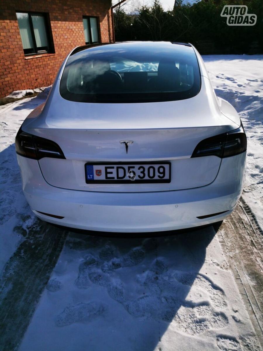 Balts Tesla Model 3 2020 Viļņa, ar dzinēja tilpumu 0.00 L un nobraukumu 118 tūkst. km par 18300 €, foto 4 vietnē AUTOMOTO.COM.LV