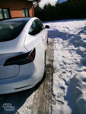 Balts Tesla Model 3 2020 Viļņa, ar dzinēja tilpumu 0.00 L un nobraukumu 118 tūkst. km par 18300 €, foto 5 vietnē AUTOMOTO.COM.LV