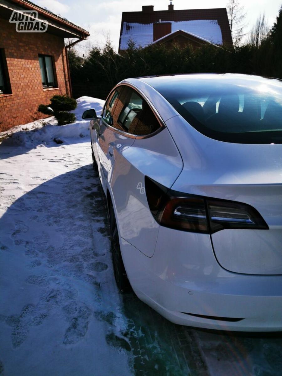 Balts Tesla Model 3 2020 Viļņa, ar dzinēja tilpumu 0.00 L un nobraukumu 118 tūkst. km par 18300 €, foto 7 vietnē AUTOMOTO.COM.LV
