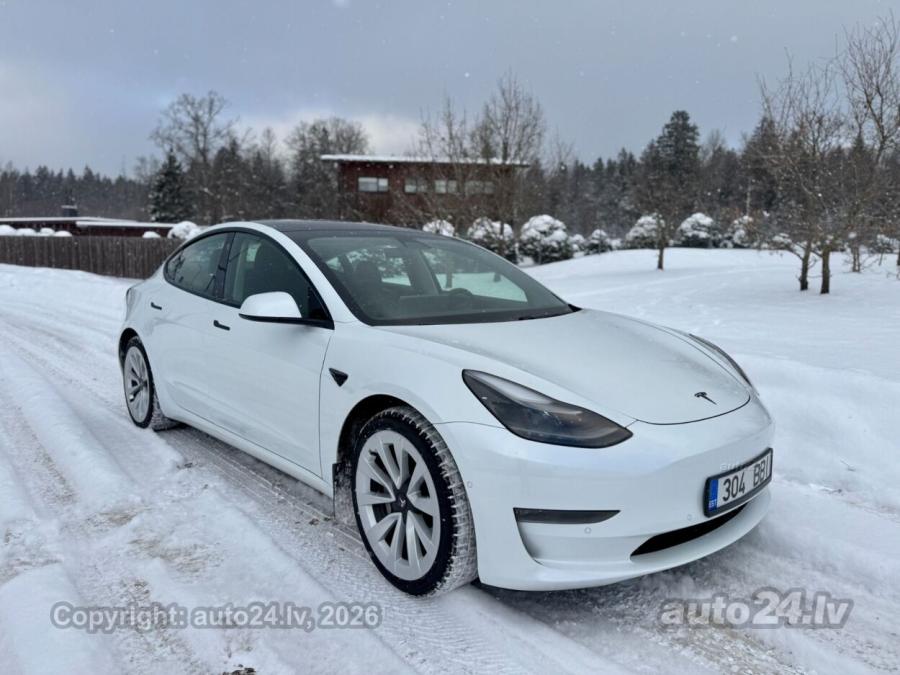 White Tesla Model 3 2020 in Tallinn, with an engine capacity of 0.00 L and mileage of 141 thousand km for 22750 €, photo 1 on AUTOMOTO.COM.LV