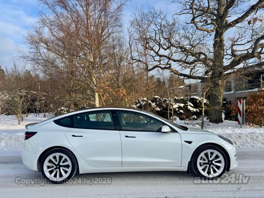 White Tesla Model 3 2020 in Tallinn, with an engine capacity of 0.00 L and mileage of 141 thousand km for 22750 €, photo 7 on AUTOMOTO.COM.LV