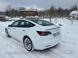 White Tesla Model 3 2020 in Tallinn, with an engine capacity of 0.00 L and mileage of 141 thousand km for 22750 €, photo 8 on AUTOMOTO.COM.LV