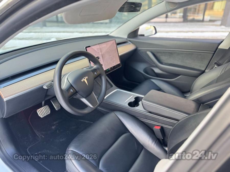 White Tesla Model 3 2020 in Tallinn, with an engine capacity of 0.00 L and mileage of 141 thousand km for 22750 €, photo 12 on AUTOMOTO.COM.LV