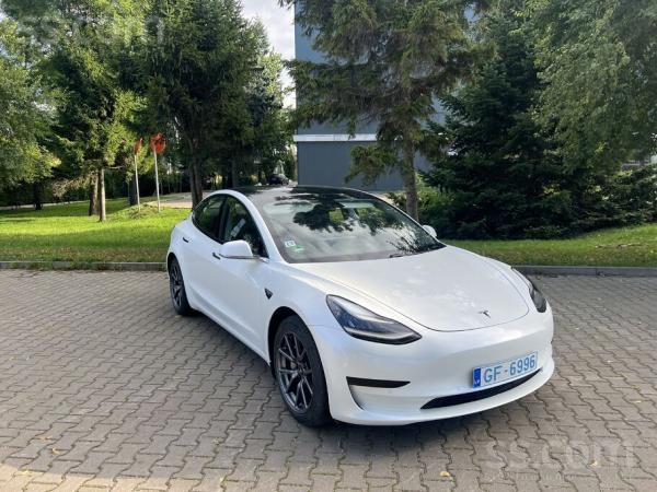 Balts Tesla Model 3 2020 Rīga, ar dzinēja tilpumu 0.00 L un nobraukumu 95 tūkst. km par 19999 €, foto 2 vietnē AUTOMOTO.COM.LV