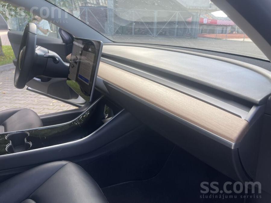 Белый Тесла Модель 3 2020 в Рига, объемом двигателя 0.00 л и пробегом 95 тыс. км за 19999 €, фото 14 на AUTOMOTO.COM.LV