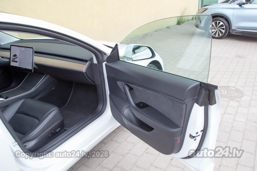 Balts Tesla Model 3 2020 Tallina, ar dzinēja tilpumu 0.00 L un nobraukumu 125 tūkst. km par 18980 €, foto 20 vietnē AUTOMOTO.COM.LV