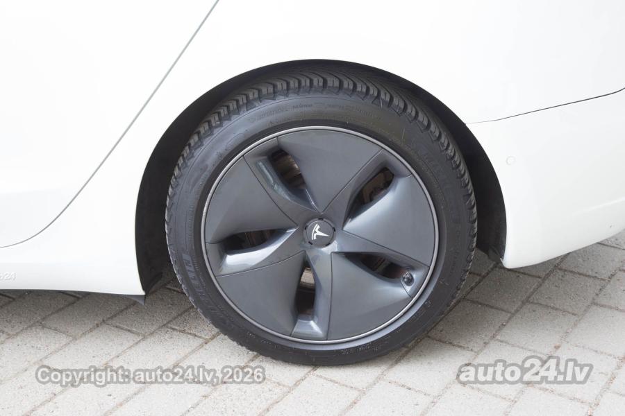 Balts Tesla Model 3 2020 Tallina, ar dzinēja tilpumu 0.00 L un nobraukumu 125 tūkst. km par 18980 €, foto 23 vietnē AUTOMOTO.COM.LV