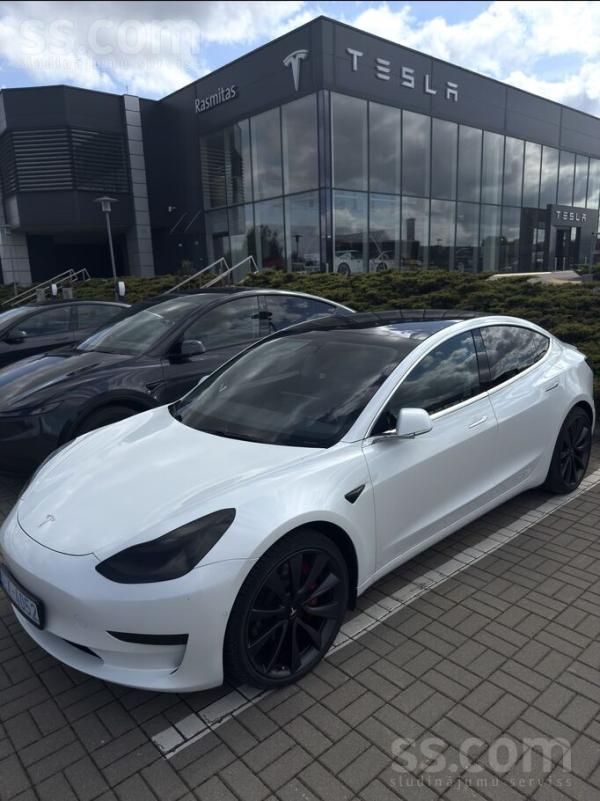 Balts Tesla Model 3 2020 Jelgava, ar dzinēja tilpumu 0.00 L un nobraukumu 107 tūkst. km par 25000 €, foto  vietnē AUTOMOTO.COM.LV