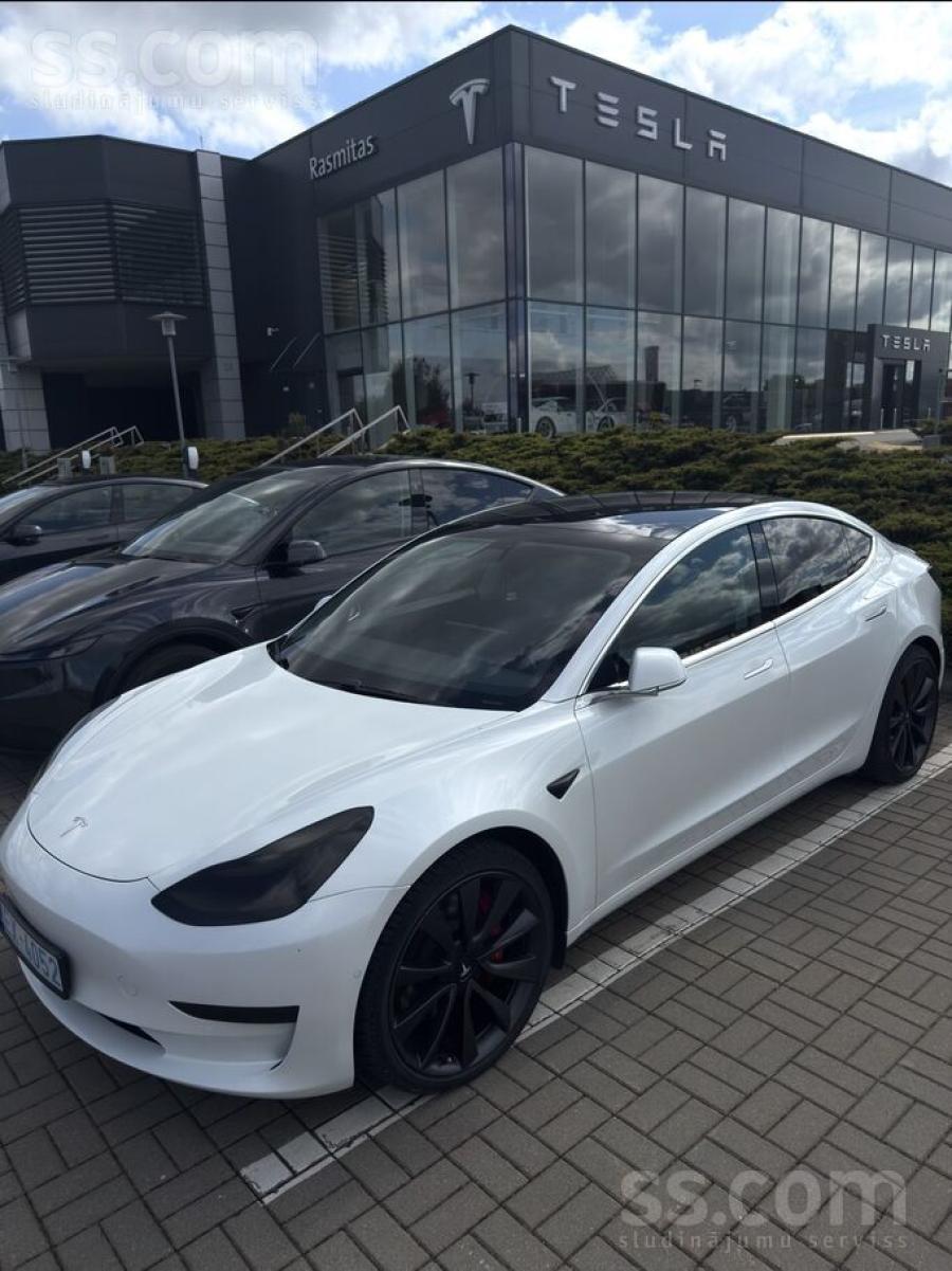 White Tesla Model 3 2020 in Jelgava, with an engine capacity of 0.00 L and mileage of 107 thousand km for 25000 €, photo 1 on AUTOMOTO.COM.LV