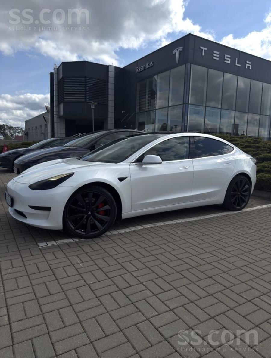 White Tesla Model 3 2020 in Jelgava, with an engine capacity of 0.00 L and mileage of 107 thousand km for 25000 €, photo 4 on AUTOMOTO.COM.LV