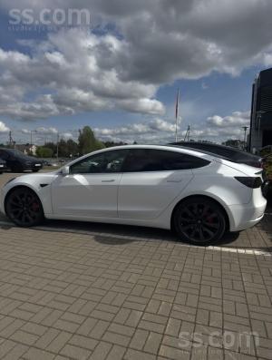 White Tesla Model 3 2020 in Jelgava, with an engine capacity of 0.00 L and mileage of 107 thousand km for 25000 €, photo 6 on AUTOMOTO.COM.LV