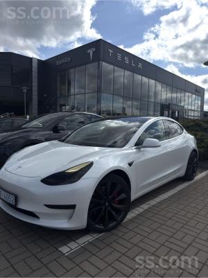 White Tesla Model 3 2020 in Jelgava, with an engine capacity of 0.00 L and mileage of 107 thousand km for 25000 €, photo 7 on AUTOMOTO.COM.LV