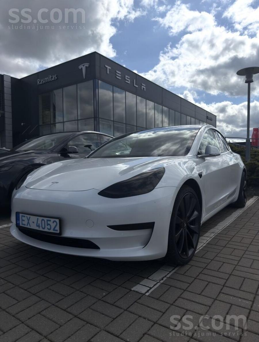 White Tesla Model 3 2020 in Jelgava, with an engine capacity of 0.00 L and mileage of 107 thousand km for 25000 €, photo 8 on AUTOMOTO.COM.LV