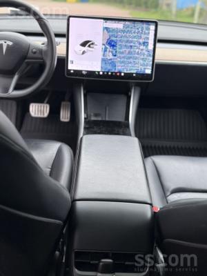 White Tesla Model 3 2020 in Jelgava, with an engine capacity of 0.00 L and mileage of 107 thousand km for 25000 €, photo 10 on AUTOMOTO.COM.LV