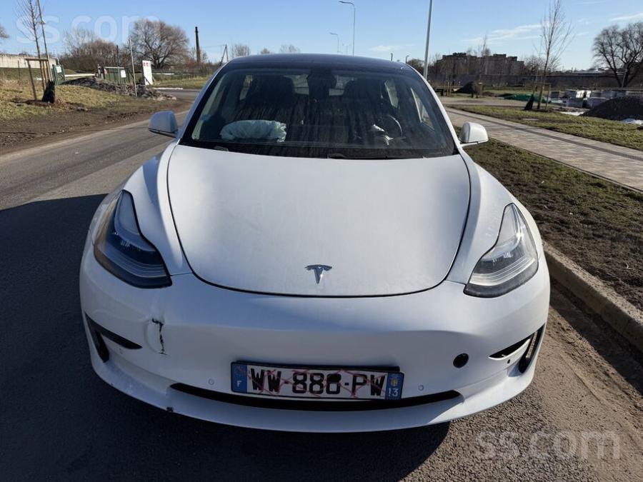 Balts Tesla Model 3 2020 Jelgava, ar dzinēja tilpumu 0.00 L un nobraukumu 99 tūkst. km par 12500 €, foto 3 vietnē AUTOMOTO.COM.LV