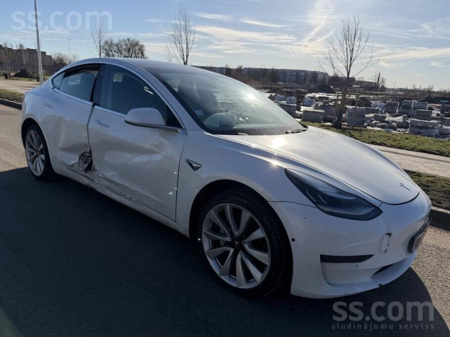 Balts Tesla Model 3 2020 Jelgava, ar dzinēja tilpumu 0.00 L un nobraukumu 99 tūkst. km par 12500 €, foto 4 vietnē AUTOMOTO.COM.LV