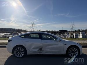Balts Tesla Model 3 2020 Jelgava, ar dzinēja tilpumu 0.00 L un nobraukumu 99 tūkst. km par 12500 €, foto 5 vietnē AUTOMOTO.COM.LV