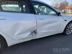 Balts Tesla Model 3 2020 Jelgava, ar dzinēja tilpumu 0.00 L un nobraukumu 99 tūkst. km par 12500 €, foto 7 vietnē AUTOMOTO.COM.LV