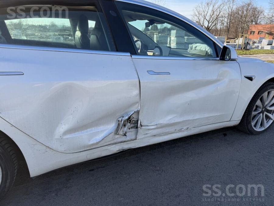 Balts Tesla Model 3 2020 Jelgava, ar dzinēja tilpumu 0.00 L un nobraukumu 99 tūkst. km par 12500 €, foto 7 vietnē AUTOMOTO.COM.LV