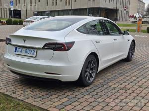 Balts Tesla Model 3 2020 Rīga, ar dzinēja tilpumu 0.00 L un nobraukumu 126 tūkst. km par 16500 €, foto 4 vietnē AUTOMOTO.COM.LV