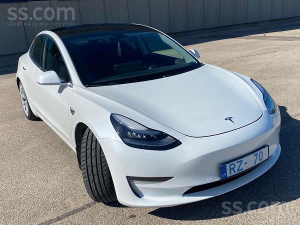 Белый Тесла Модель 3 2020 в Рига, объемом двигателя 0.00 л и пробегом 98 тыс. км за 21250 €, фото 1 на AUTOMOTO.COM.LV