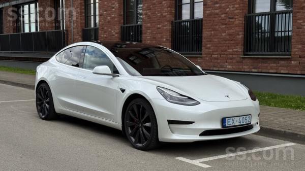 Белый Тесла Модель 3 2020 в Рига, объемом двигателя 0.00 л и пробегом 103 тыс. км за 24800 €, фото 1 на AUTOMOTO.COM.LV