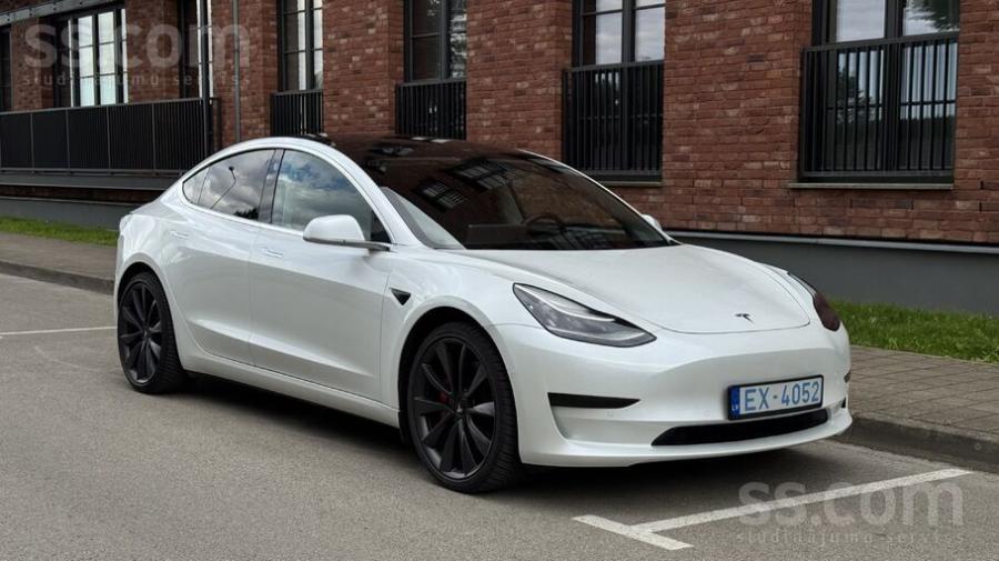 Balts Tesla Model 3 2020 Rīga, ar dzinēja tilpumu 0.00 L un nobraukumu 103 tūkst. km par 24800 €, foto 1 vietnē AUTOMOTO.COM.LV