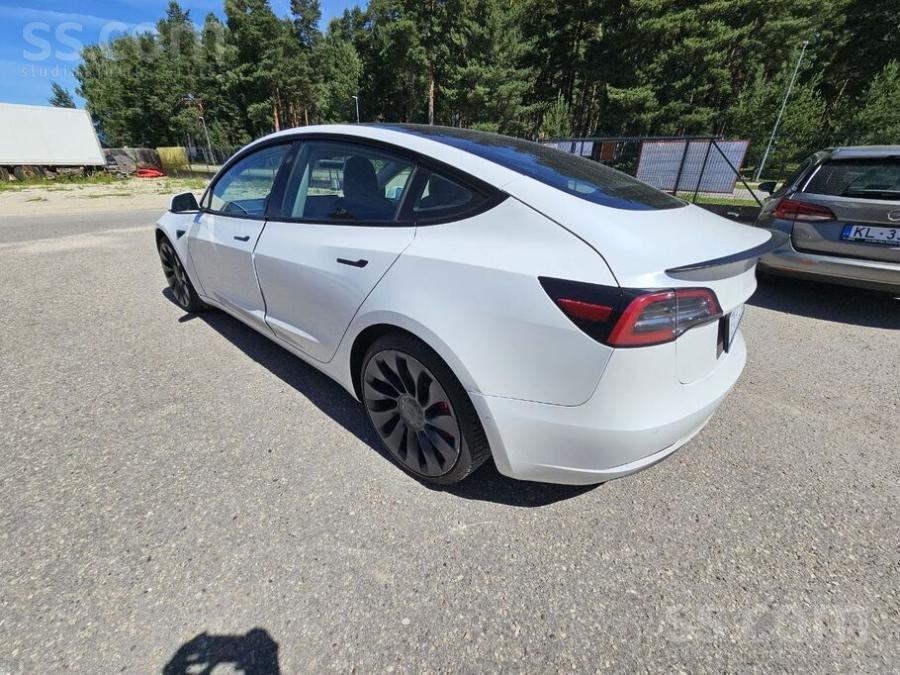 Balts Tesla Model 3 2020 Rīga, ar dzinēja tilpumu 0.00 L un nobraukumu 72 tūkst. km par 23900 €, foto 1 vietnē AUTOMOTO.COM.LV
