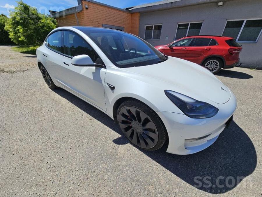Balts Tesla Model 3 2020 Rīga, ar dzinēja tilpumu 0.00 L un nobraukumu 72 tūkst. km par 23900 €, foto 5 vietnē AUTOMOTO.COM.LV