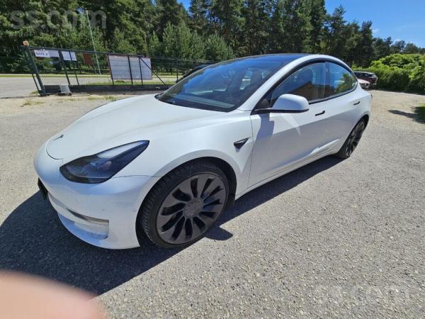 Balts Tesla Model 3 2020 Rīga, ar dzinēja tilpumu 0.00 L un nobraukumu 72 tūkst. km par 23900 €, foto 5 vietnē AUTOMOTO.COM.LV