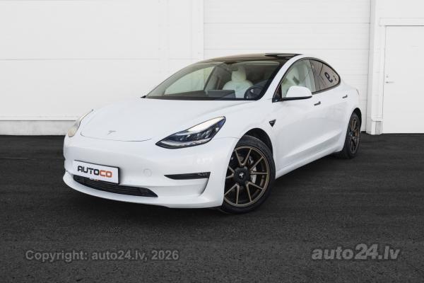 Balts Tesla Model 3 2020 Tallina, ar dzinēja tilpumu 0.00 L un nobraukumu 95 tūkst. km par 29999 €, foto 1 vietnē AUTOMOTO.COM.LV